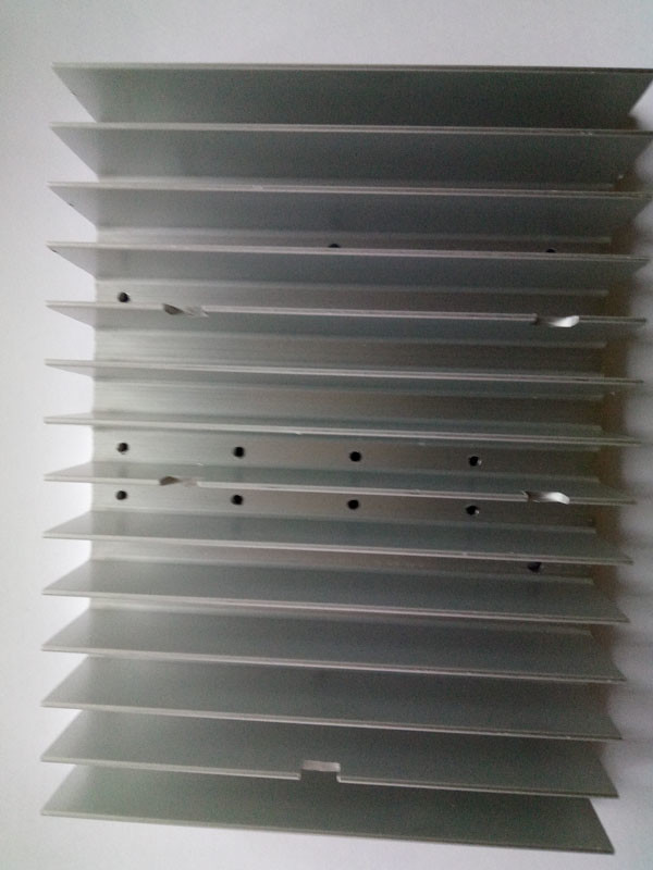Extruded Aluminum HeatSink Silver Anodizing CNC Machining Cool Fin Heat ...