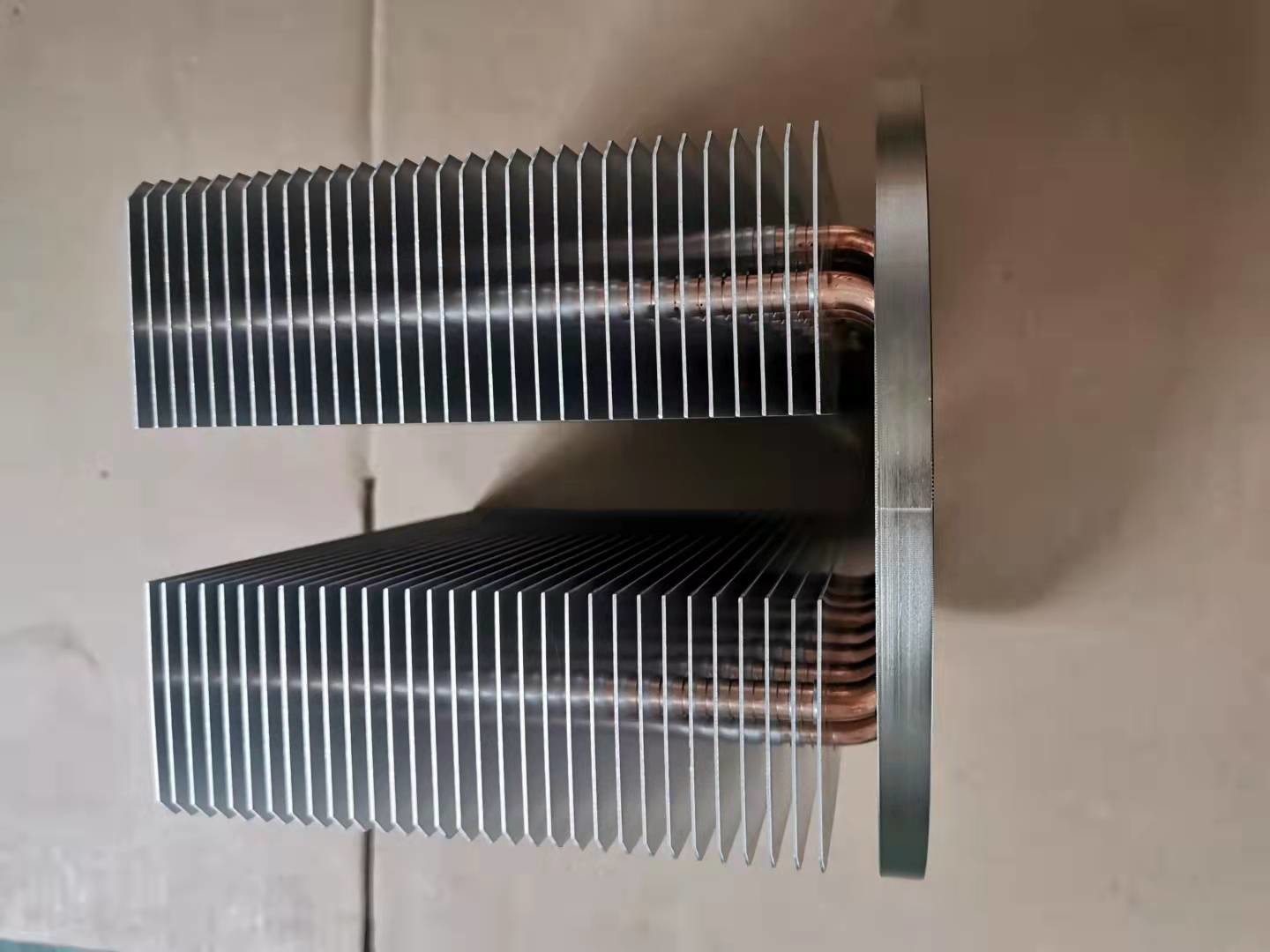 High Precision Copper Pipe Heatsink Aluminum Stacked Fin Heatsink For ...